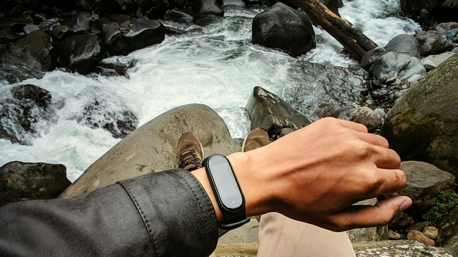 Shop The Best Fitness Trackers To Maintain Health Goals While Travelling