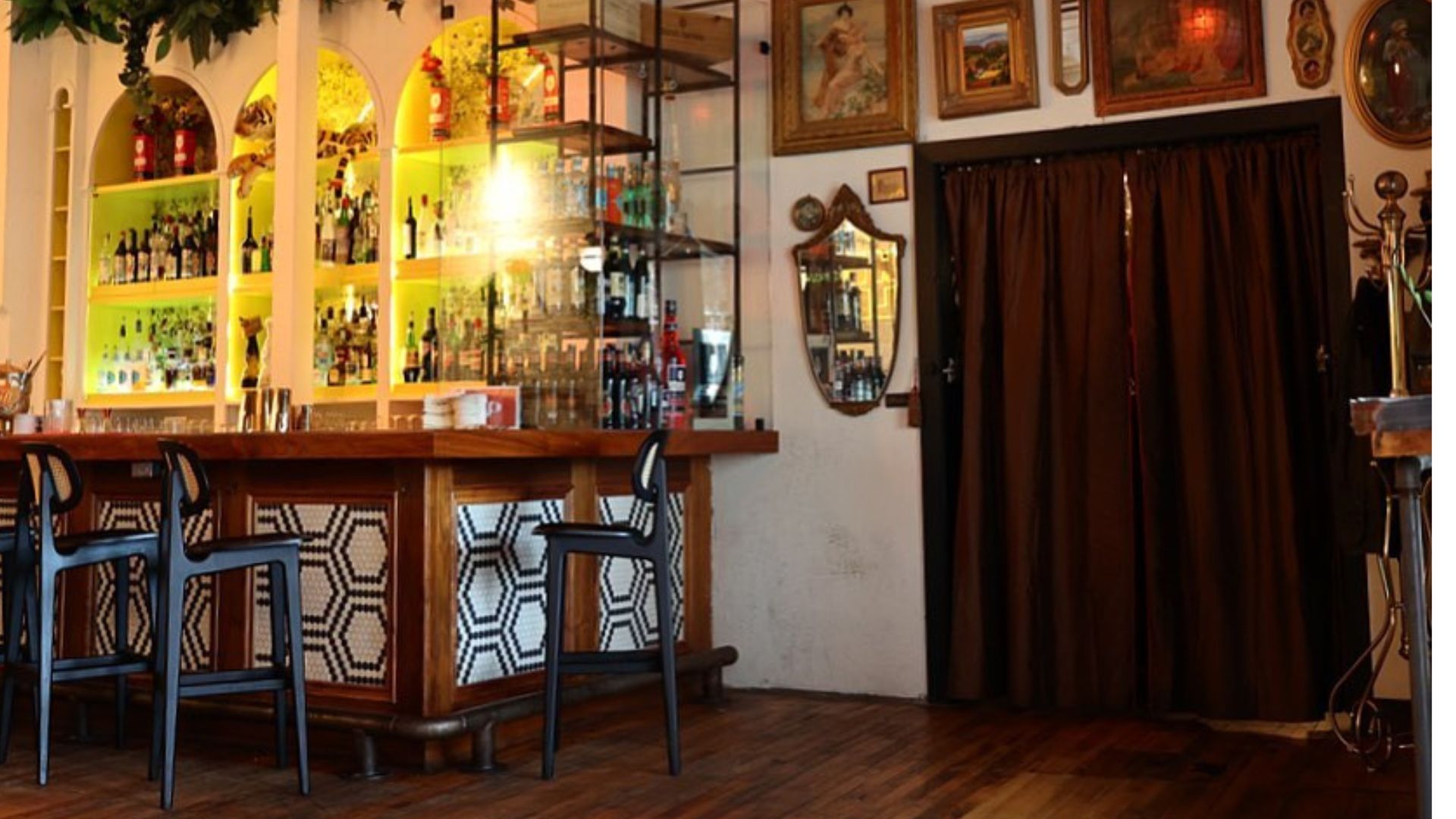 10 Annoying Things You’re Doing At A Bar