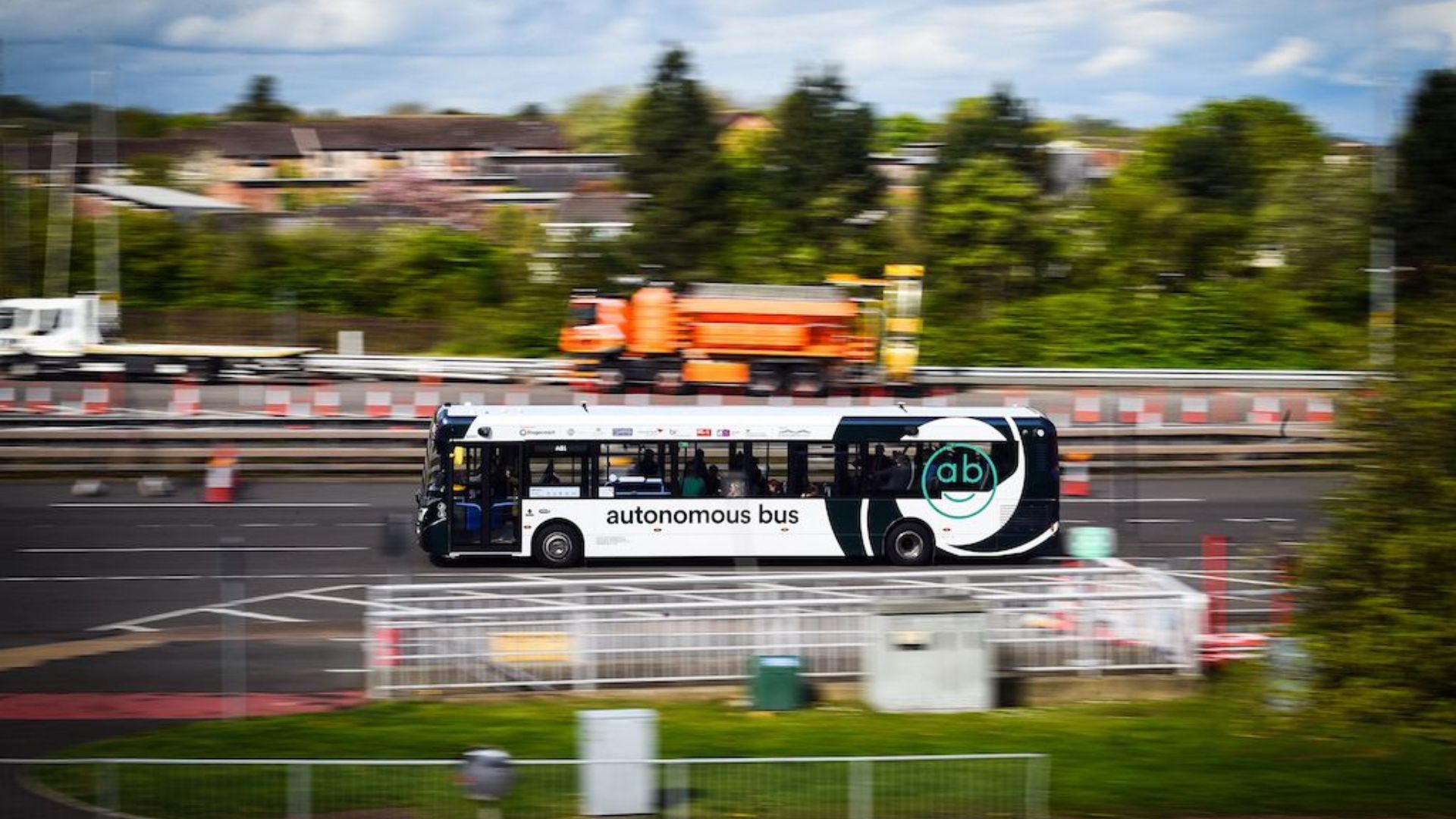 UK To Roll Out First Driverless Bus Service
