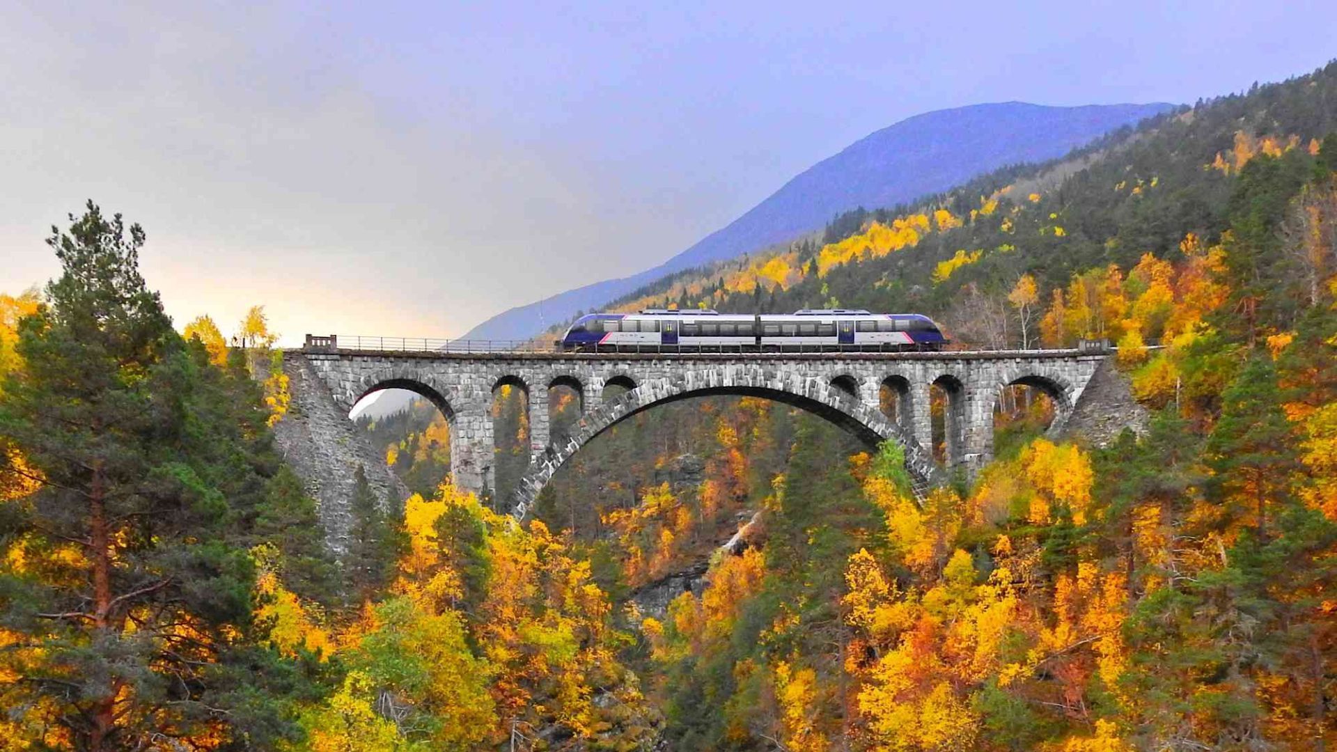 This Luxury Train Travels To The Arctic Circle’s Northern Landscapes