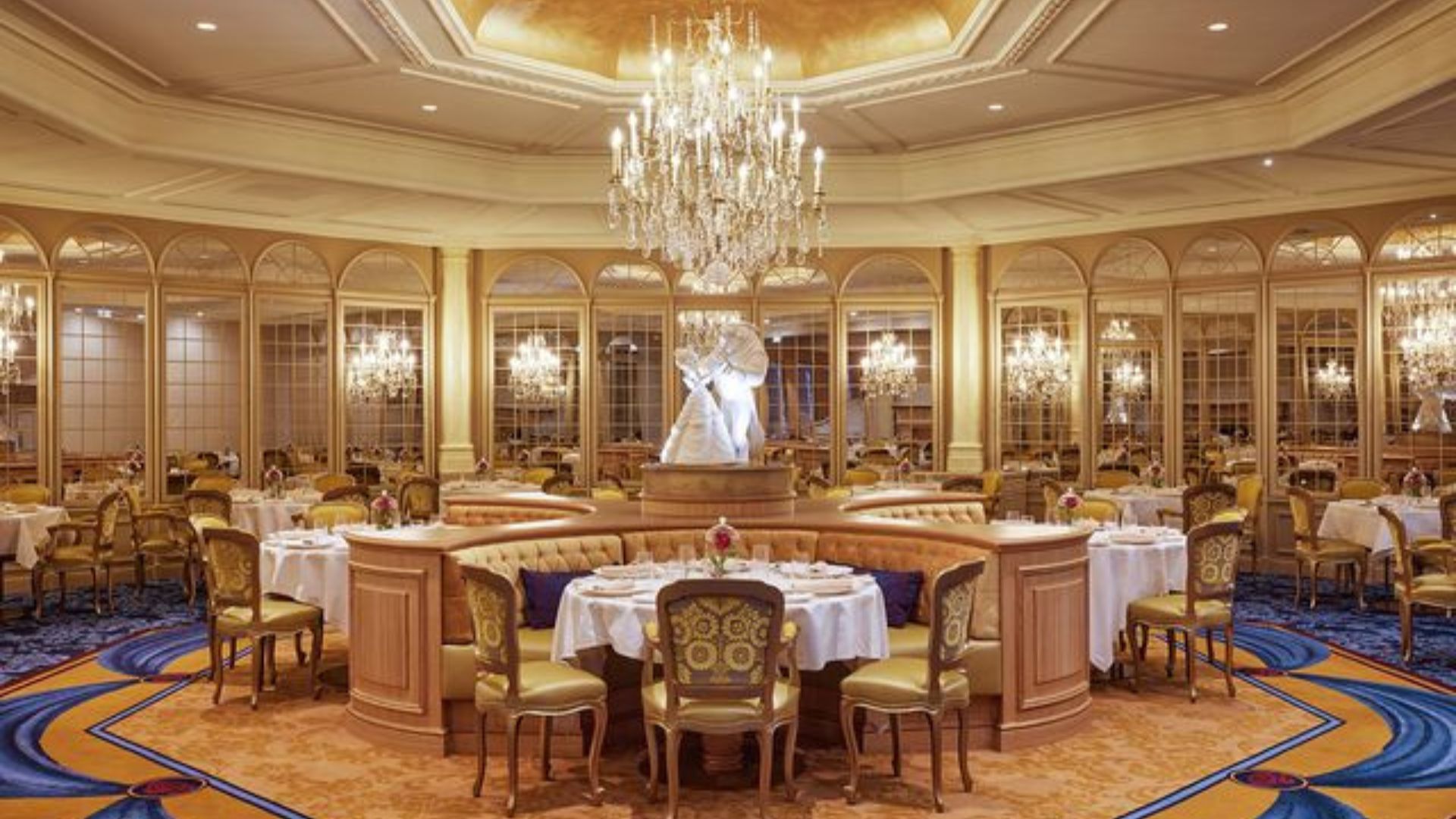 Disneyland Hôtel in Paris Reopened After a 2-year Renovation