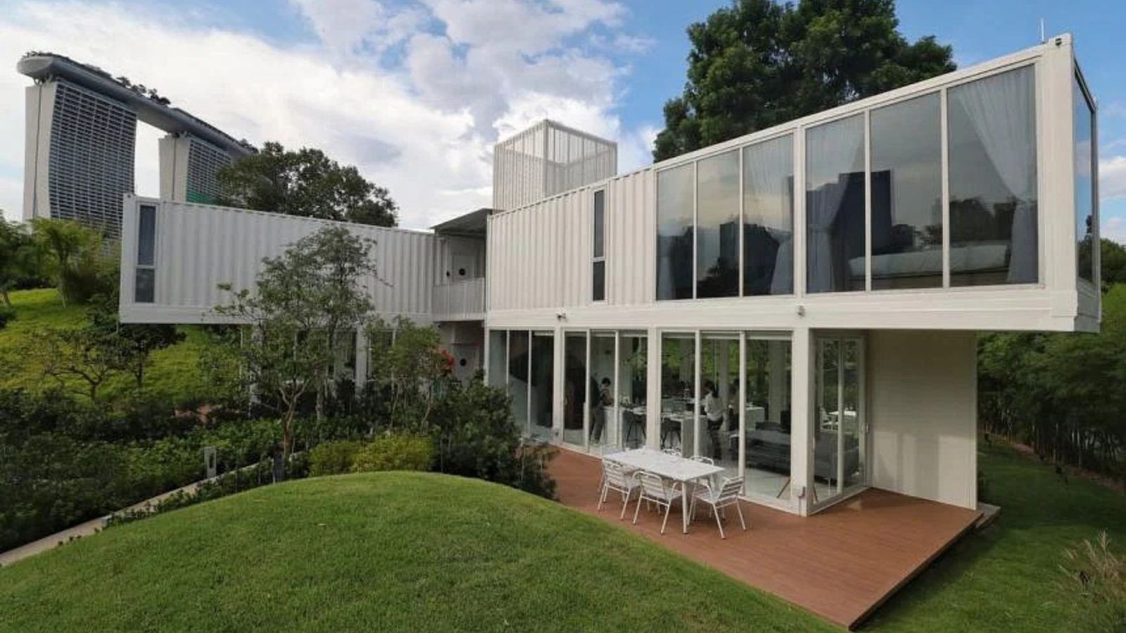 Decommissioned SMRT Train In Singapore To Become Co-Living Hotel