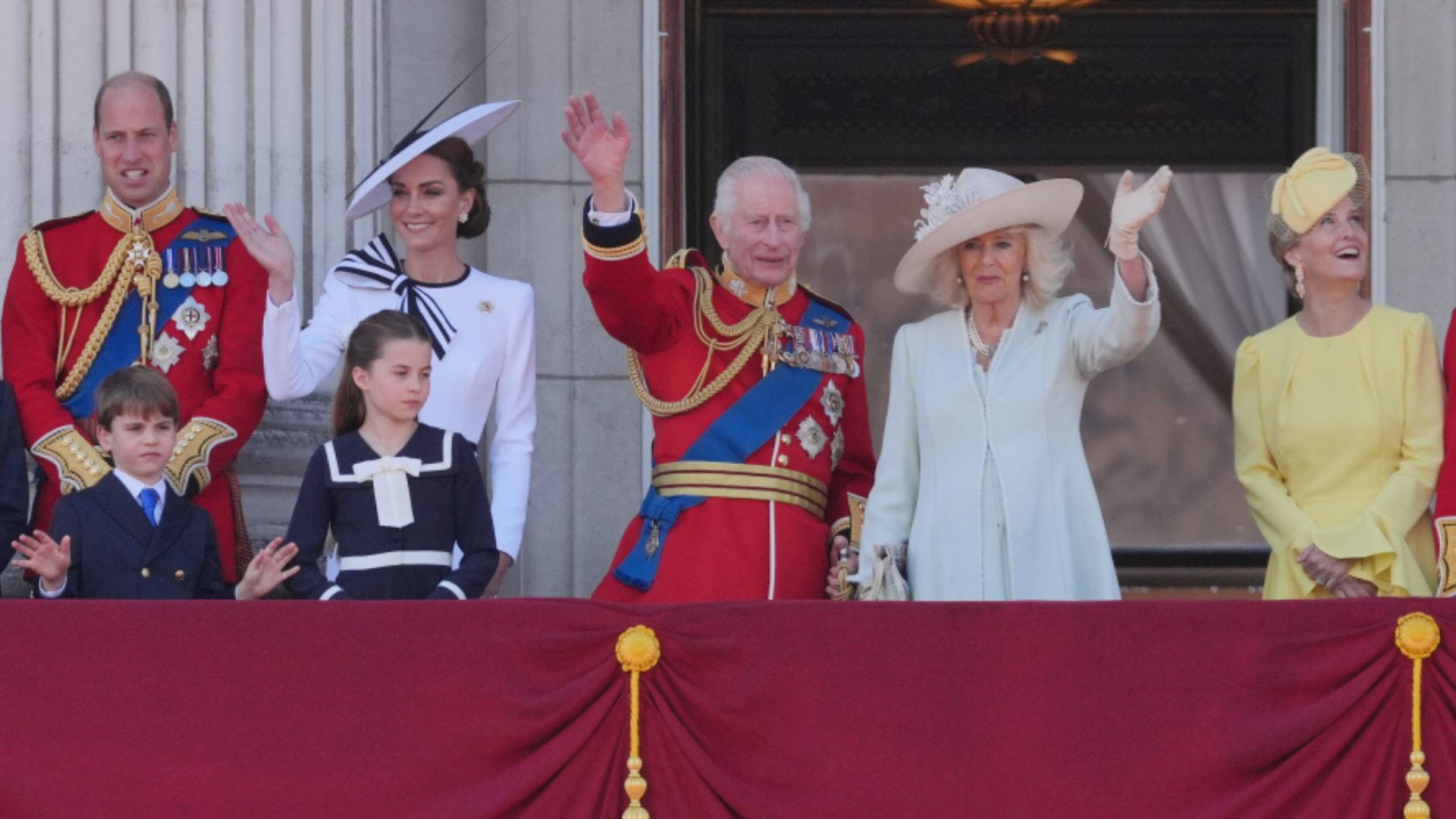 Public To Get Rare Glimpse Of Buckingham Palace Balcony Room