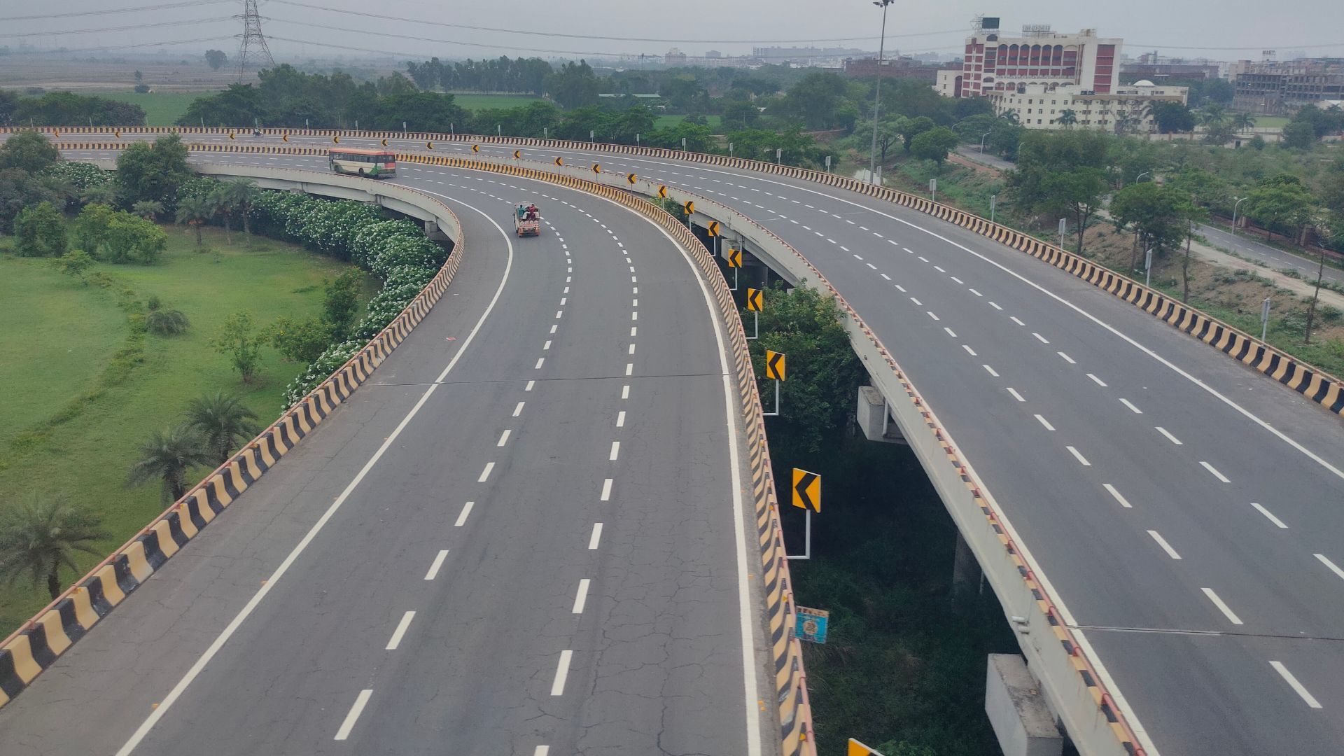 Tourist Places In Agra: Iconic Taj Mahal To Forts Of The Mughal City In ...