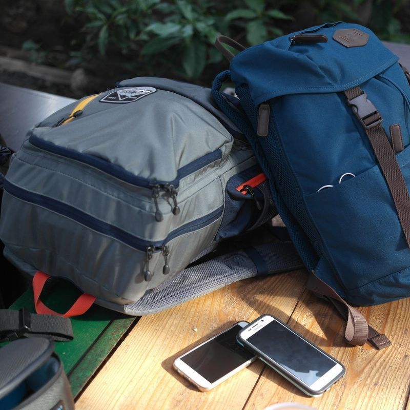 Essential & Luxury Travel Accessories & Kits Guide For Travellers ...