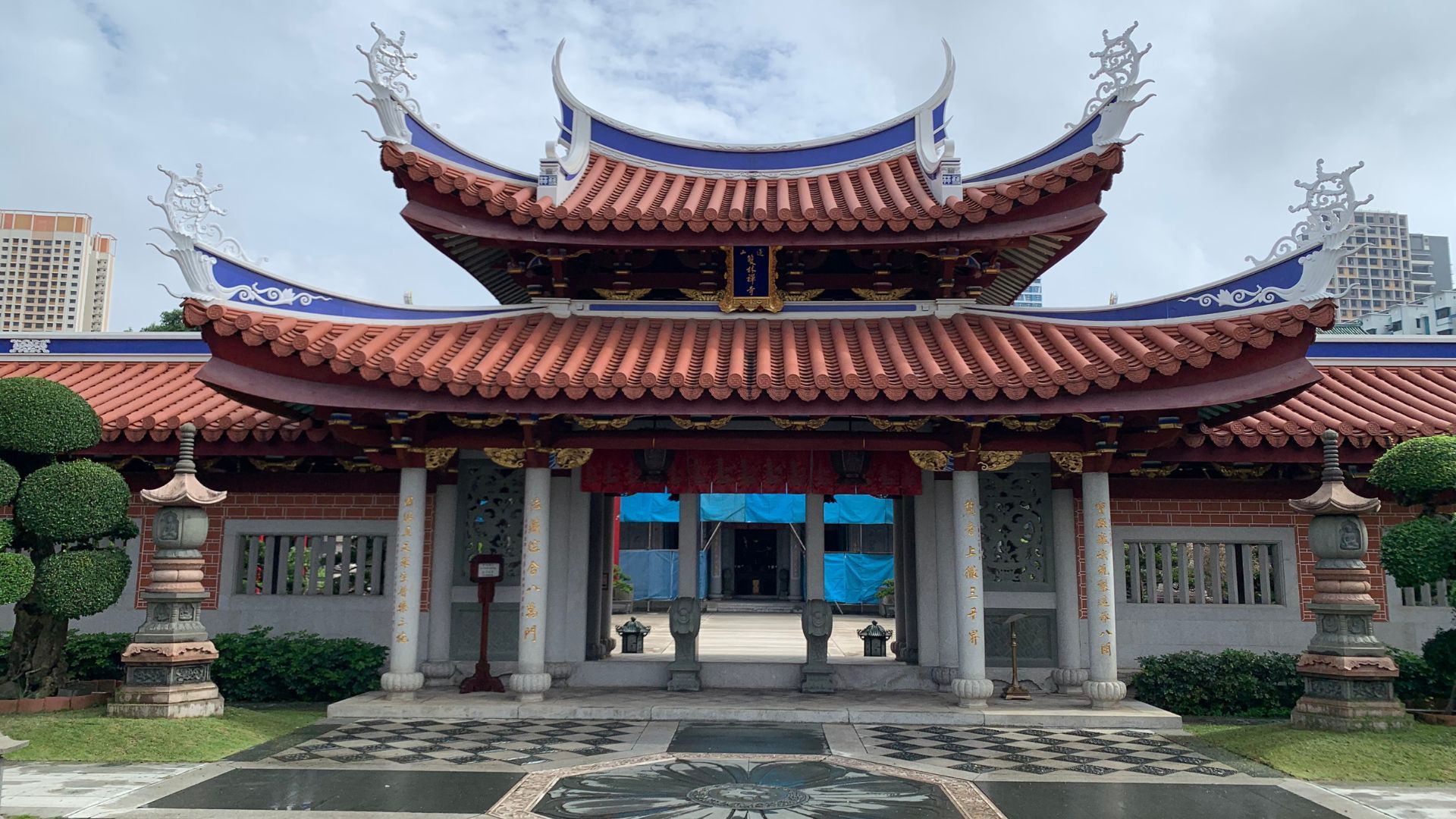 Beautiful Monasteries And Buddhist Temples In Singapore