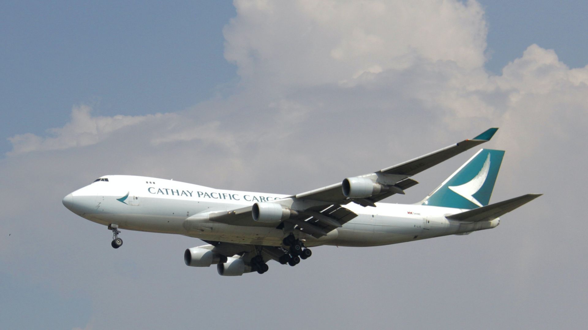 Hong Kong Tickets, Giving Away 5,00,000 Plane Tickets To Attract Tourists