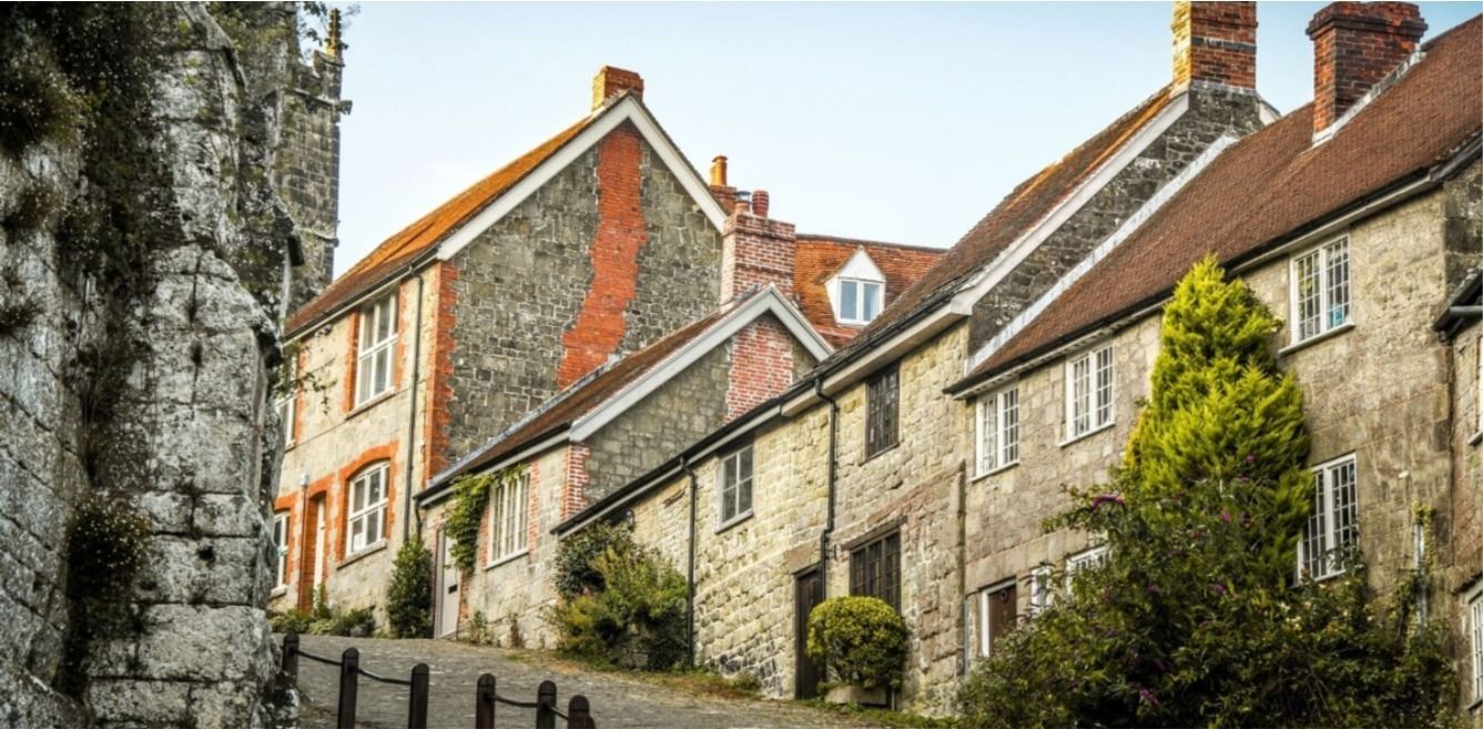 8 Picturesque Small Towns In England To Inspire The Artist In You