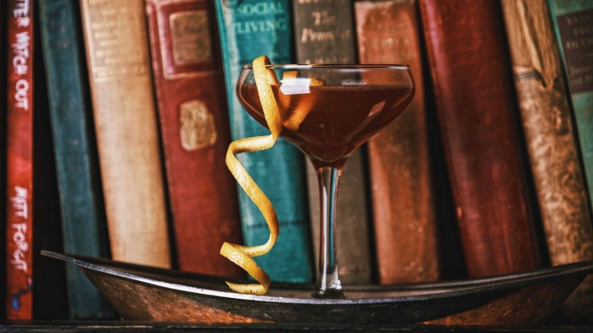 10 Annoying Things You’re Doing At A Bar