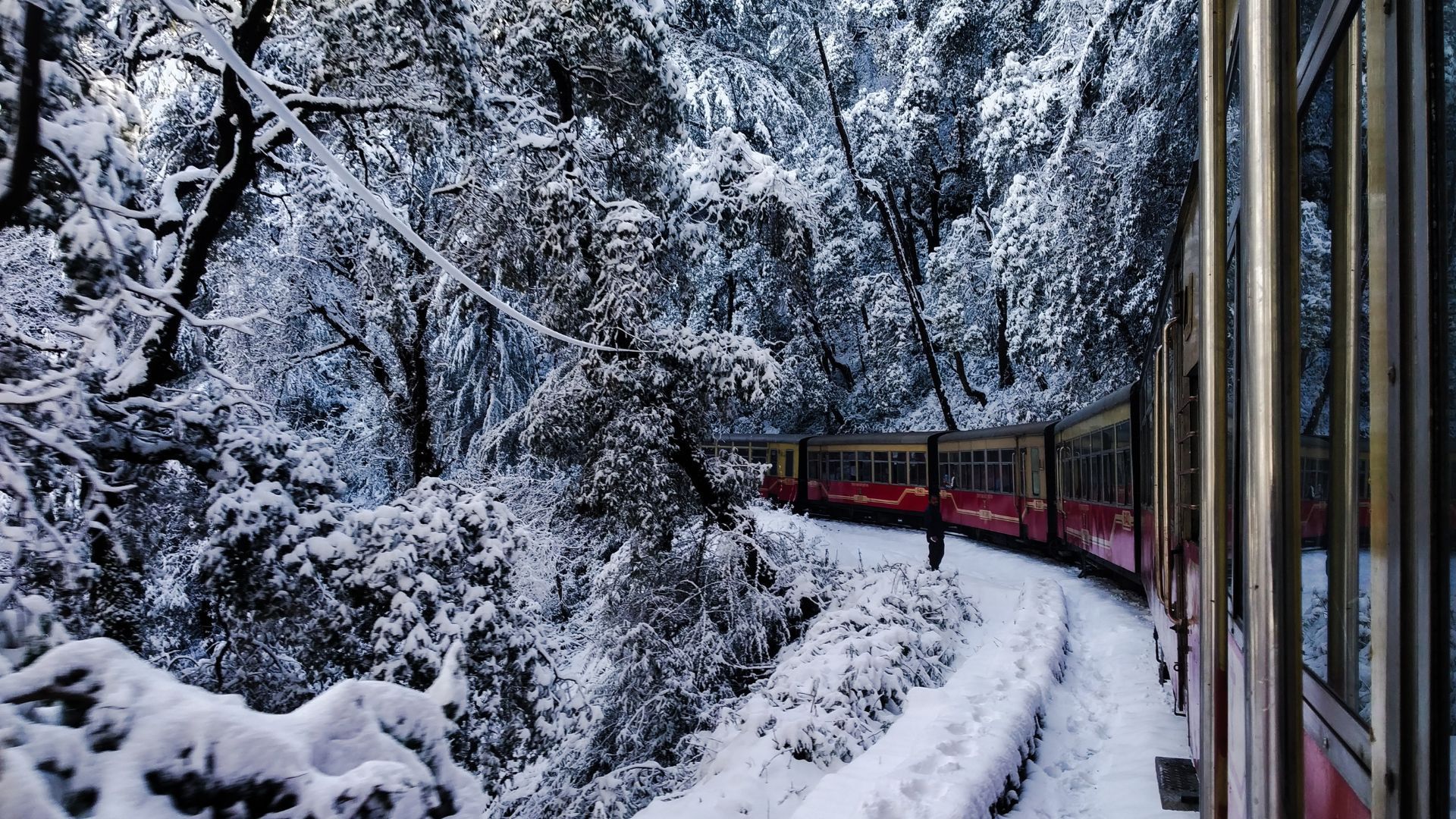 Experience Snowfall Magic At These Hill Stations In India