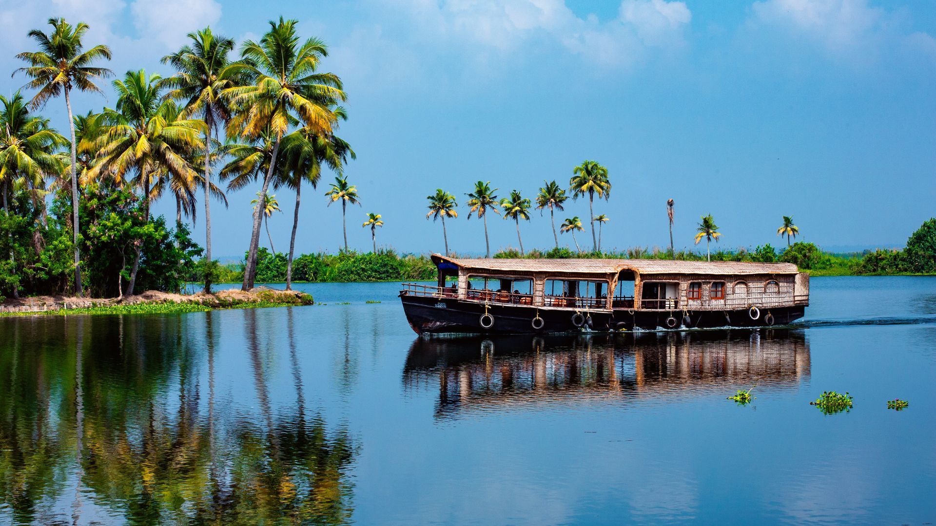Best Places In Kerala: Hill Stations, Backwater & More At God's Own ...