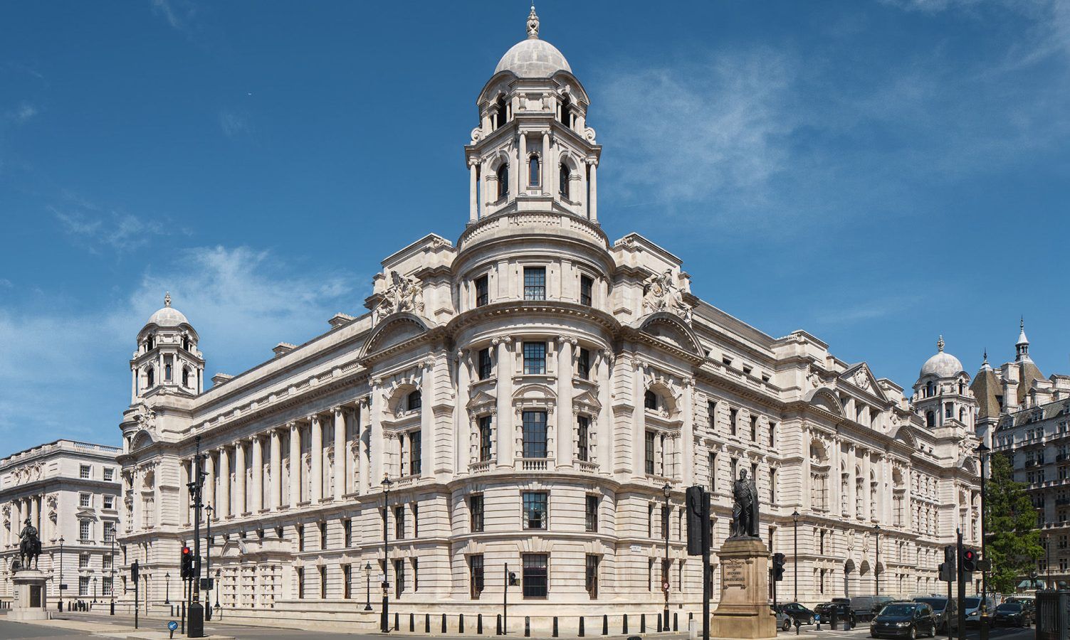 Iconic East Meets Storied West at the New London Raffles