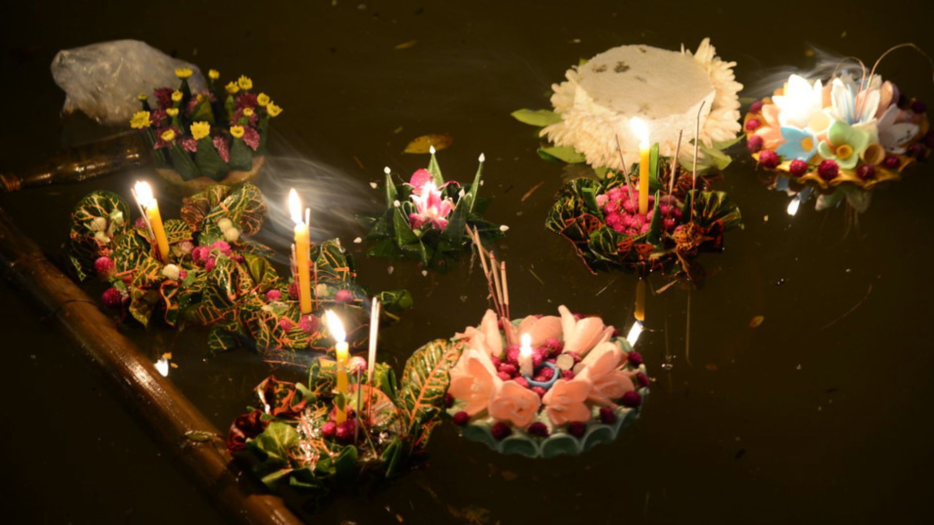 Yi Peng Lantern Festival: Guide To Thailand's Magical 'Floating Lantern' Celebration