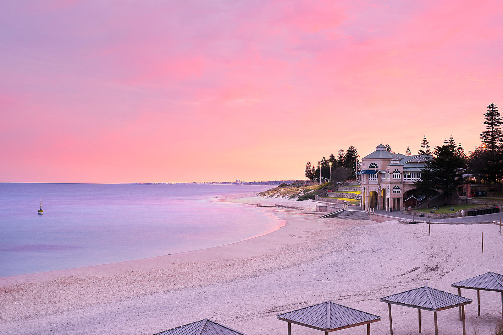 Enjoy Summertime Feels at These Waterfront Perth Restaurants