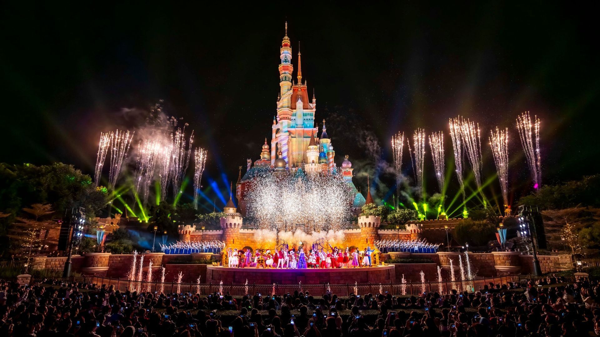 Disneyland Hong Kong Guide: When To Visit, Ticket Price And Insider Tips