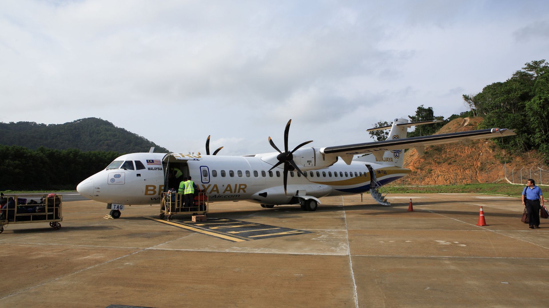 Redang Island: Beginner's Guide To Malaysia's Scuba Diving Paradise