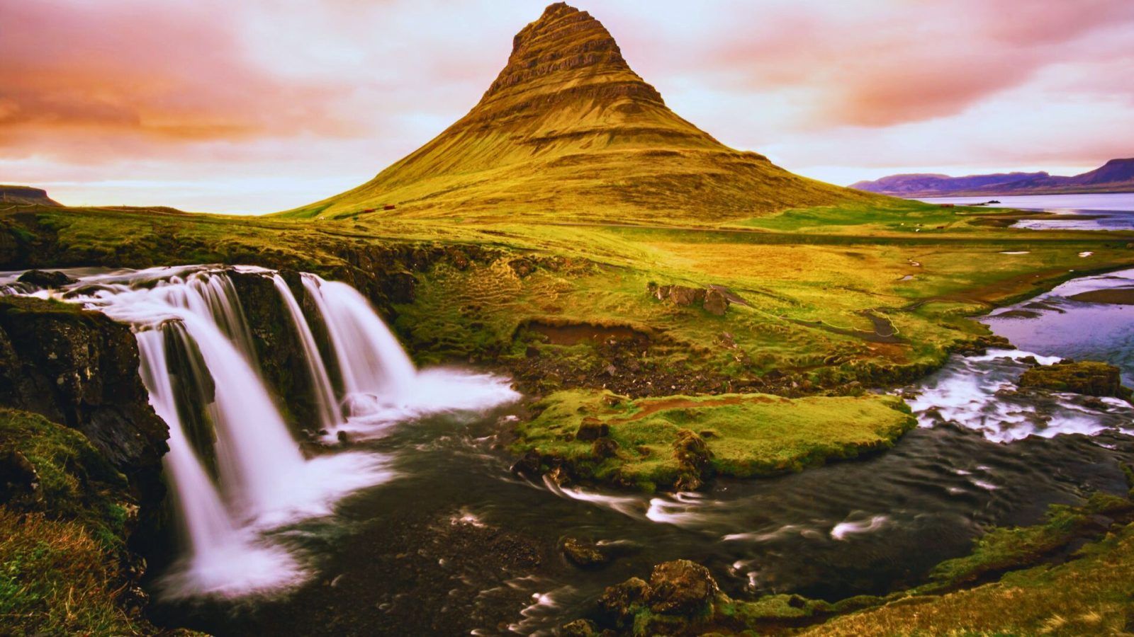 Stunning Summer Travel Destinations Around The World