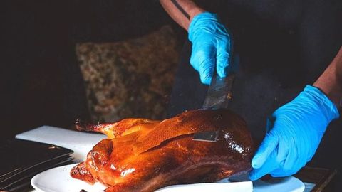 Mott 32's Chef Shares The Best Peking Duck In Hong Kong