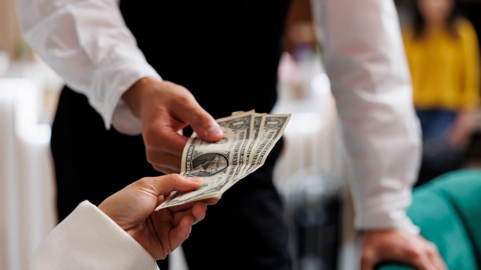 Five Star Guest: Top Hotel Etiquette Tips, According to Housekeeping