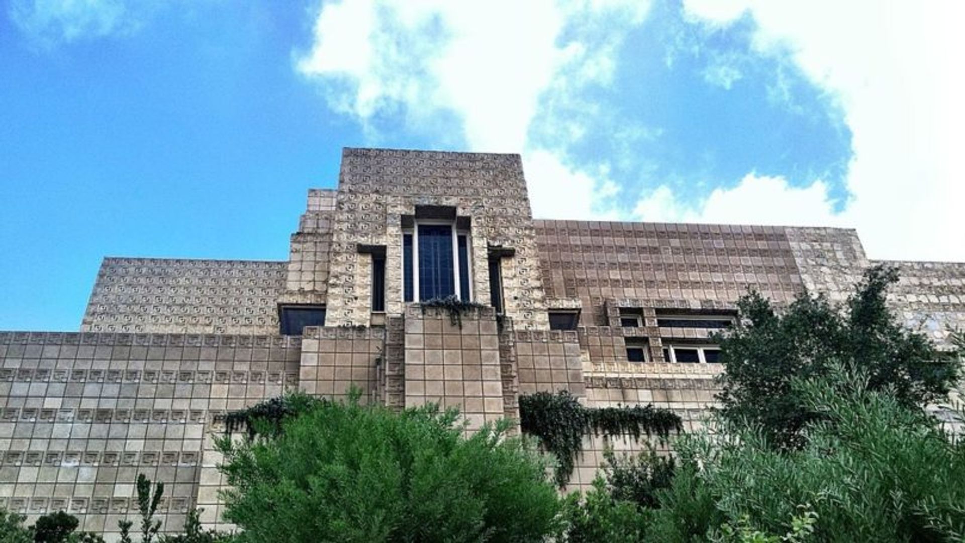 Best International Horror Movie Sets And Locations To Visit