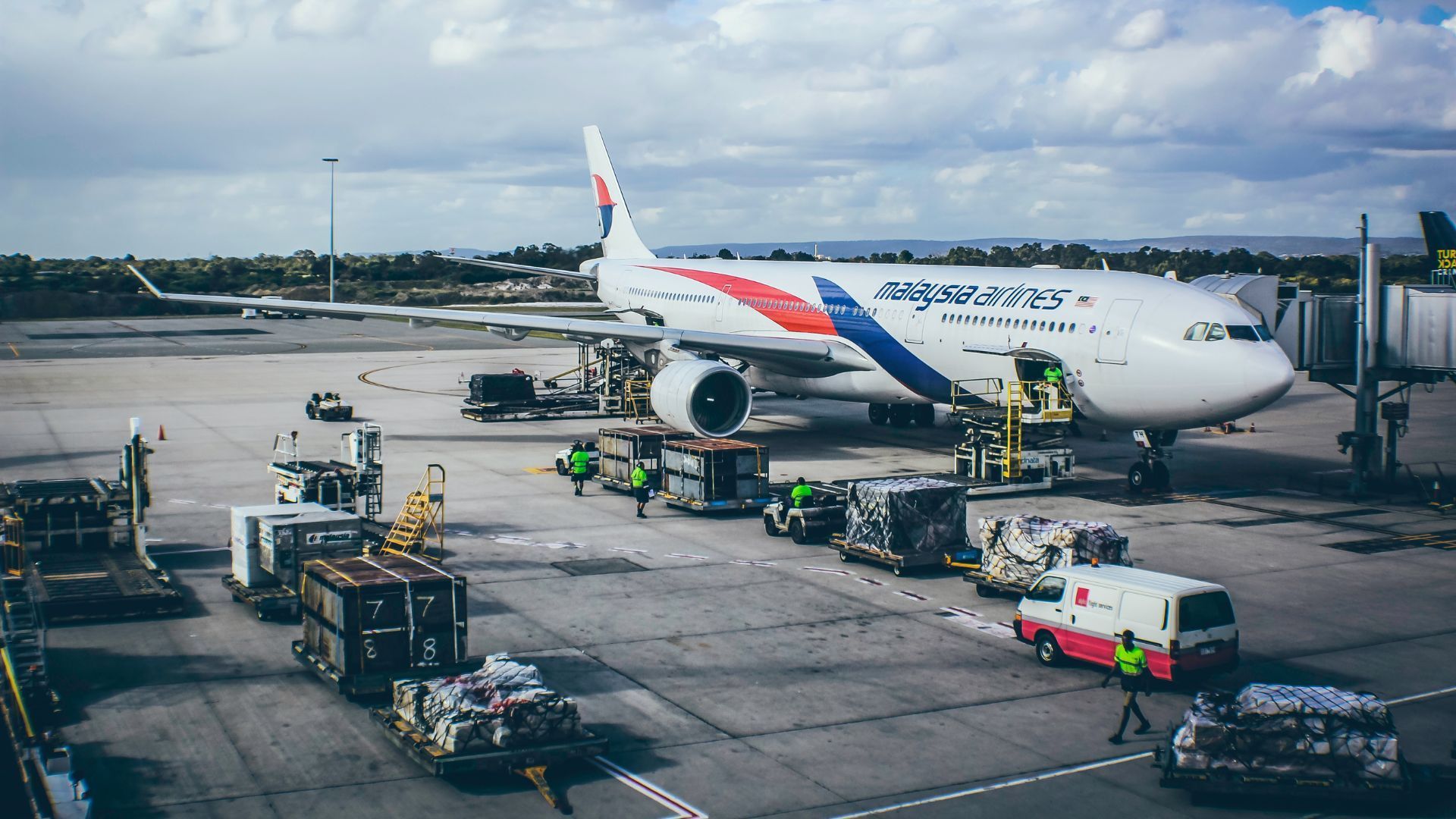 Malaysia Airlines Passengers Can Now Use Devices In Flight Mode On Plane