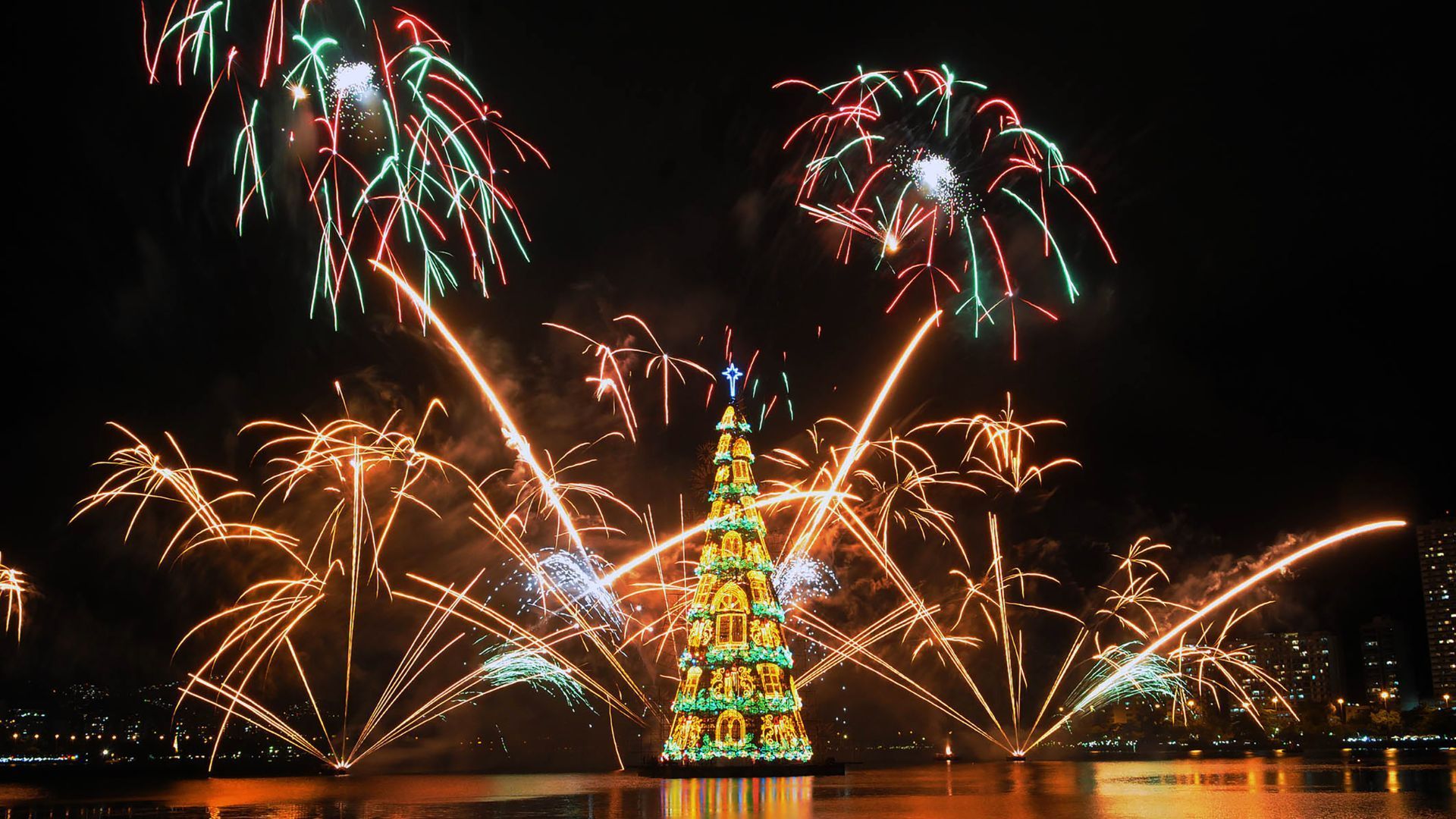 7 Most Stunning & Beautiful Christmas Tree In The World 2023 (Check Photos)