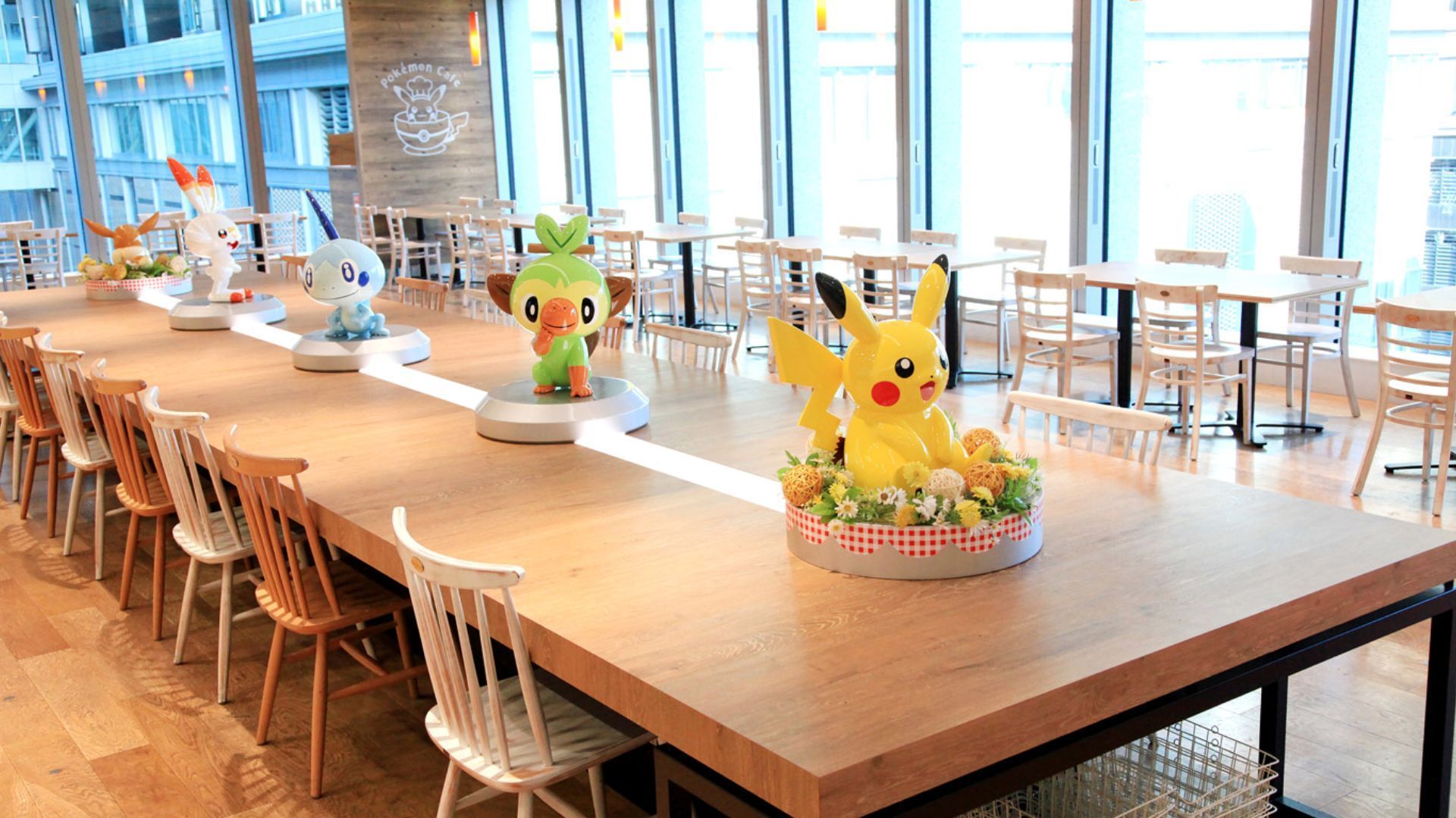 Unique Cafes In Japan: Dine With An Owl, Let Ninjas Serve You And More!