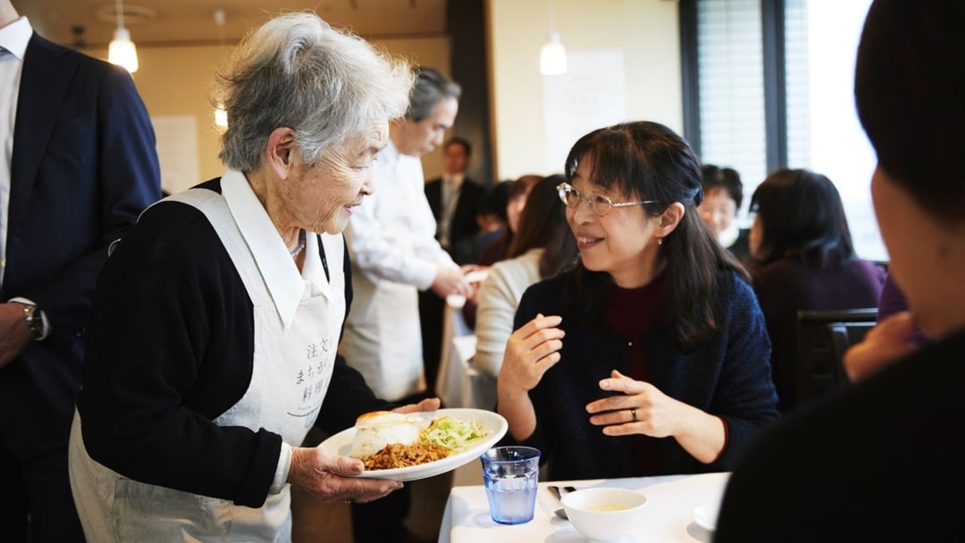 Unique Cafes In Japan: Dine With An Owl, Let Ninjas Serve You And More!