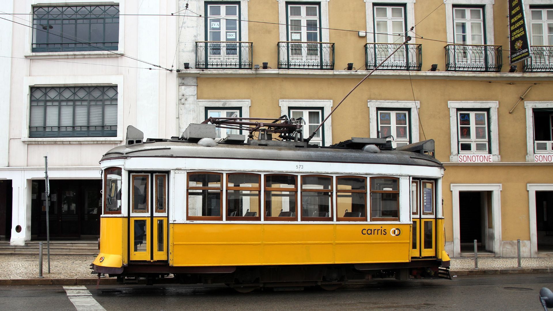 Coastlines, Castles & Cobblestone Streets: Things To Do In Portugal 2024