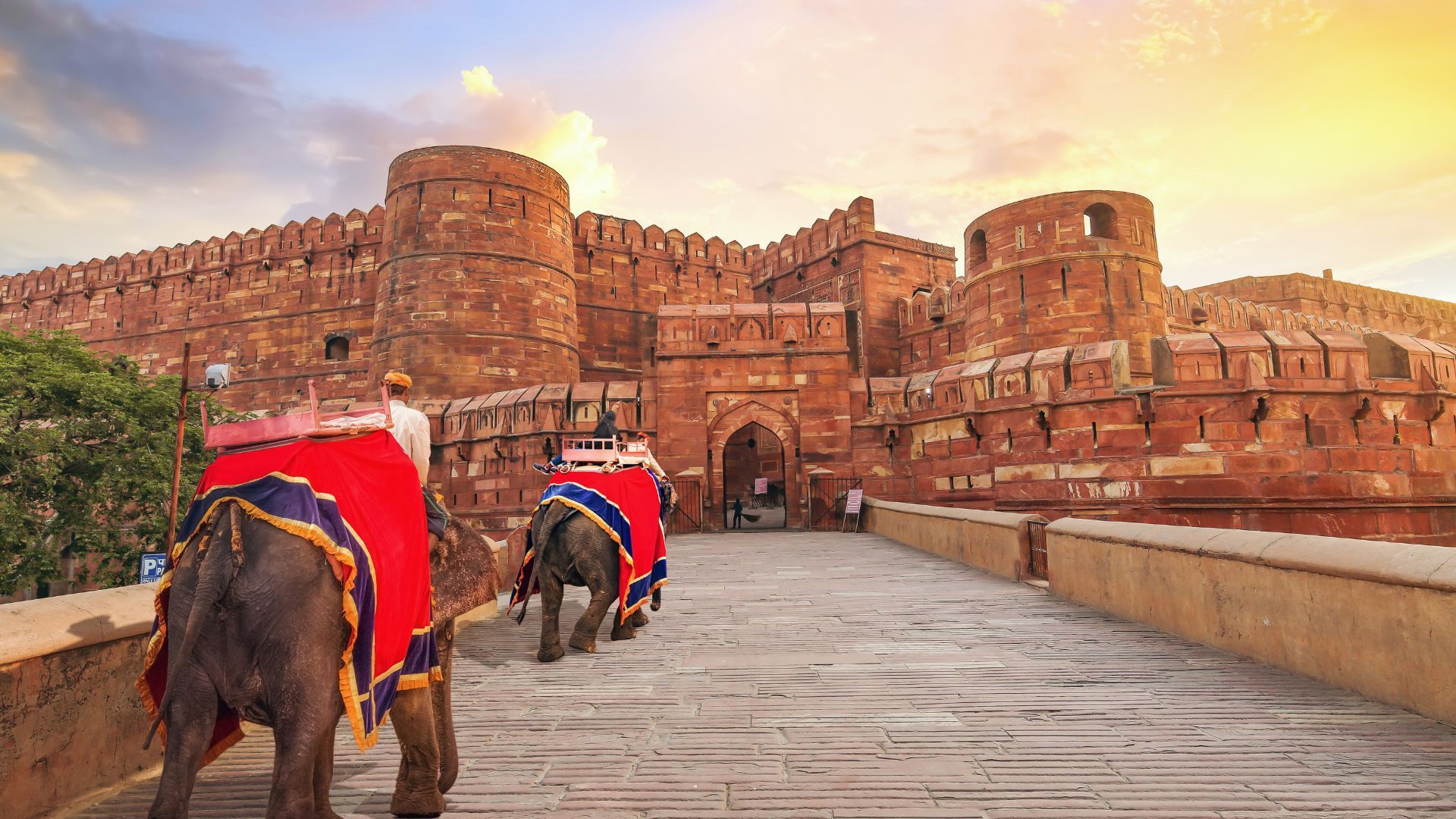 Tourist Places In Agra: Iconic Taj Mahal To Forts Of The Mughal City In ...