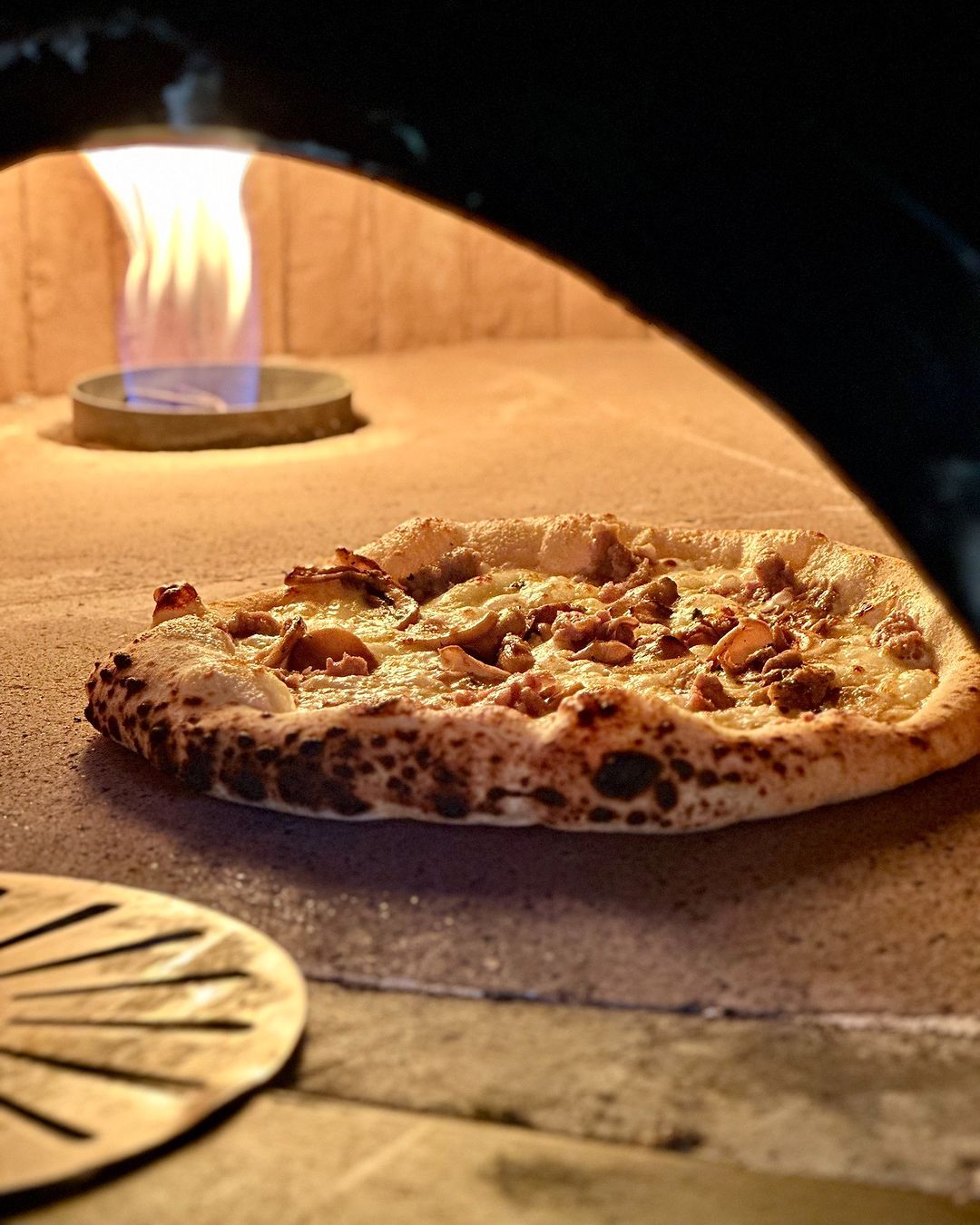 Emsphere Guide: What To Do, Where To Eat, What To Drink