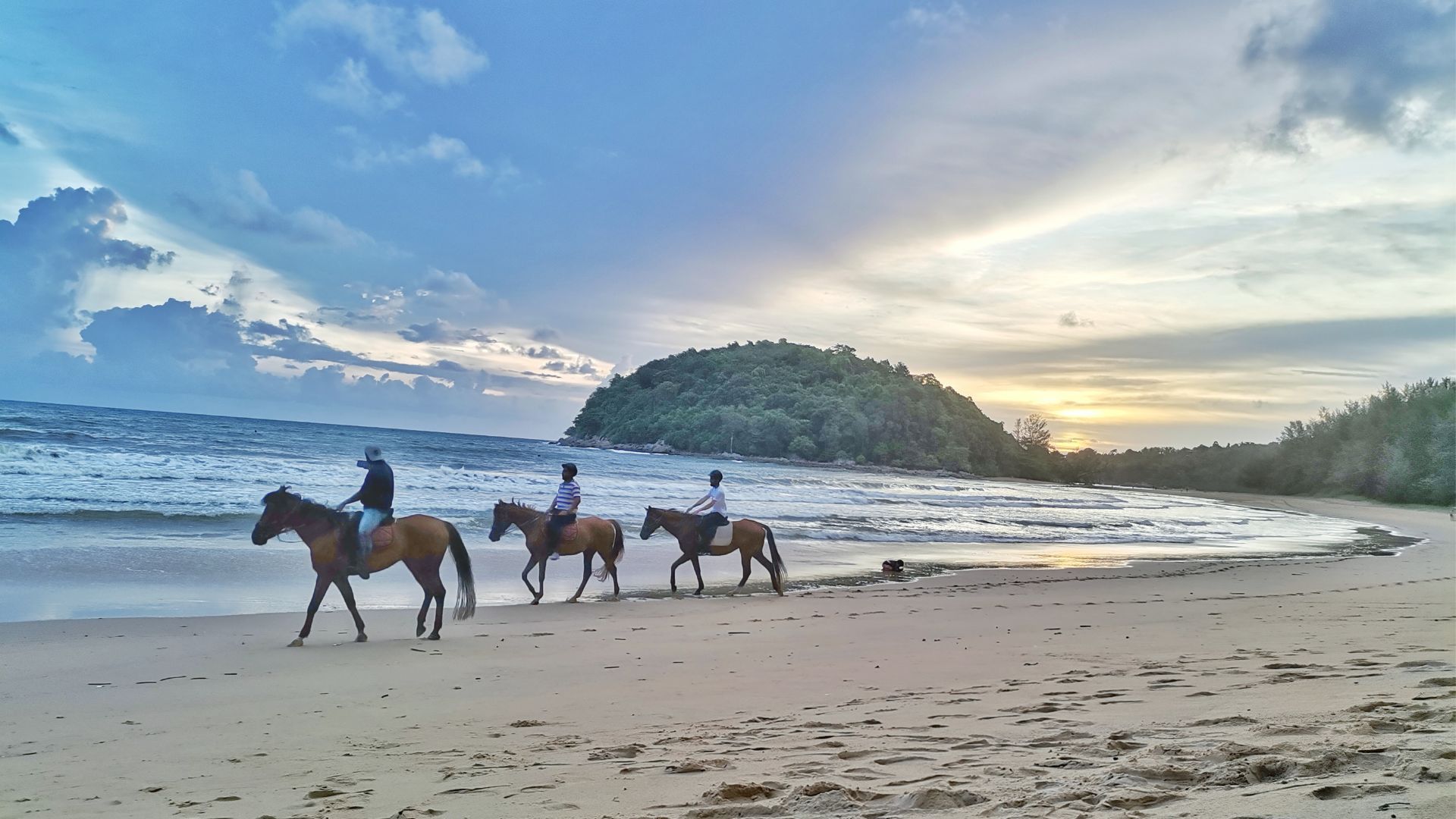 Places To Visit In Phuket: Top Sites To Bookmark For Your Next Thai Break