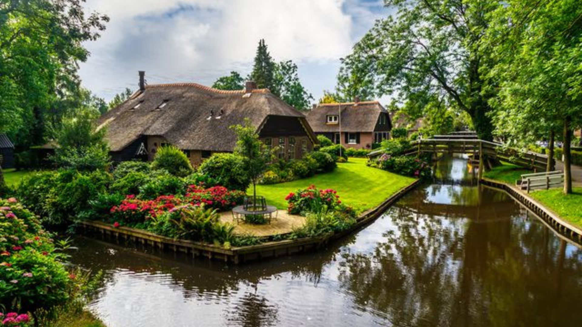 Giethoorn Is Called The 'Venice Of The Netherlands'