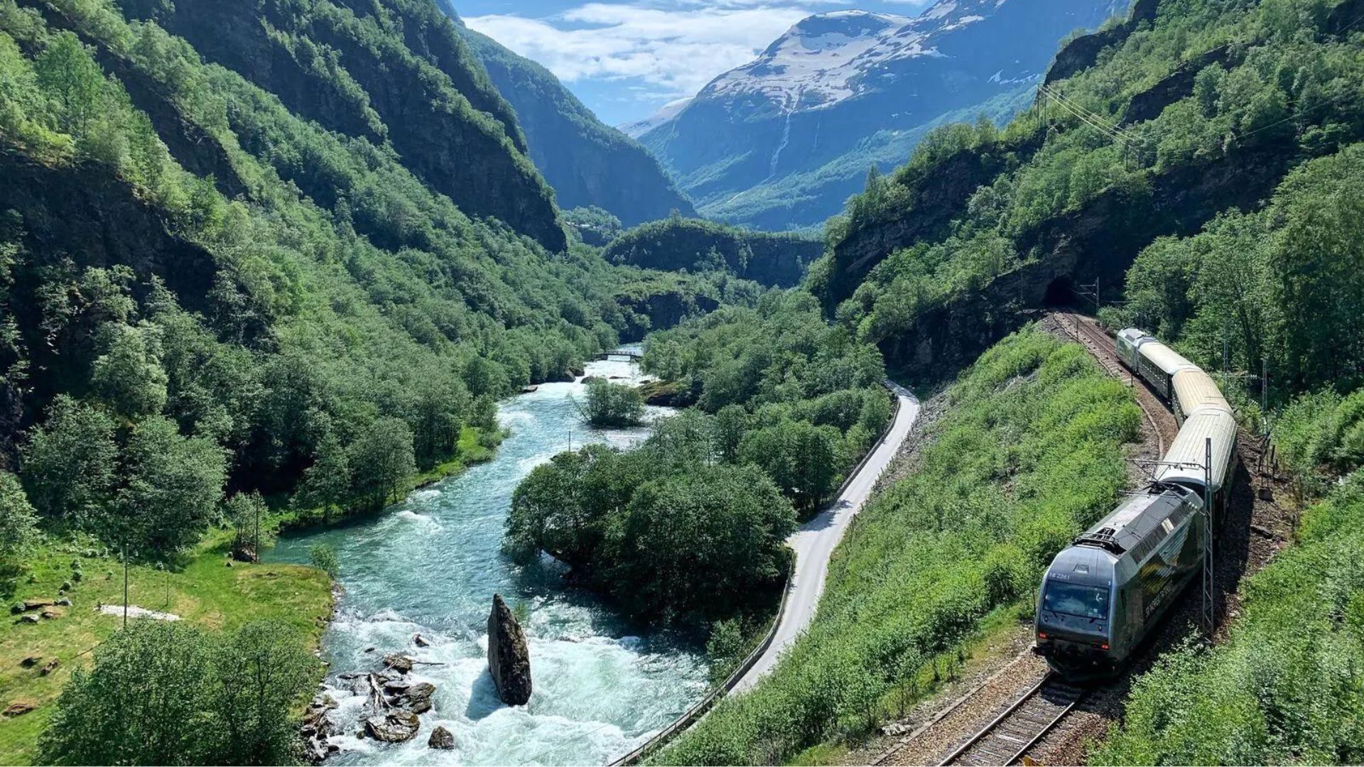 This Luxury Train Travels To The Arctic Circle’s Northern Landscapes