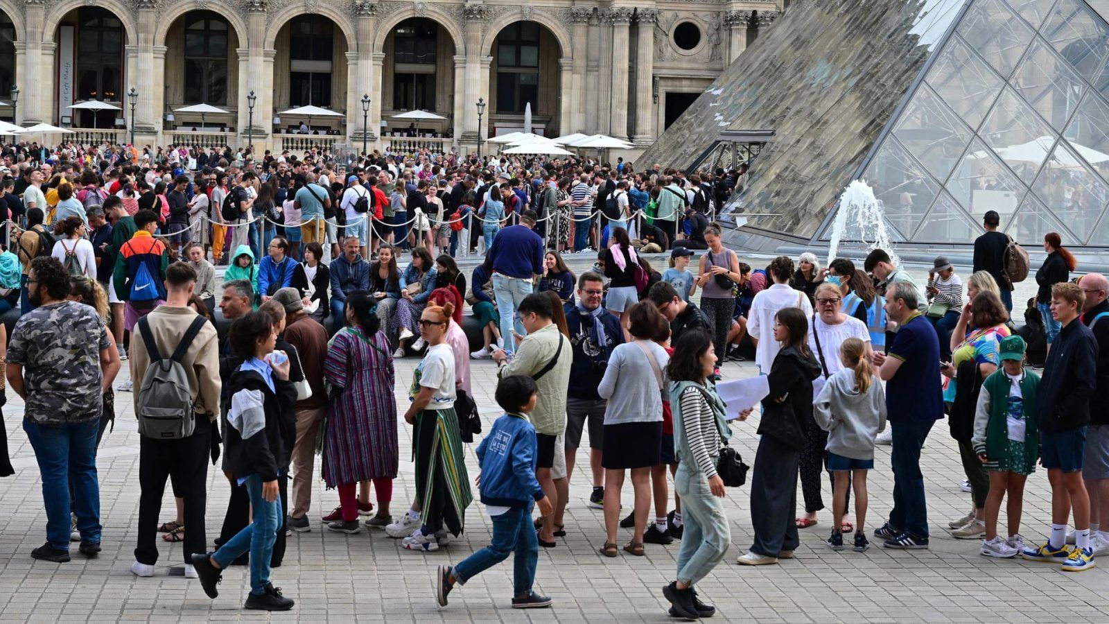 Paris Louvre Prices Rise Almost 30 Percent