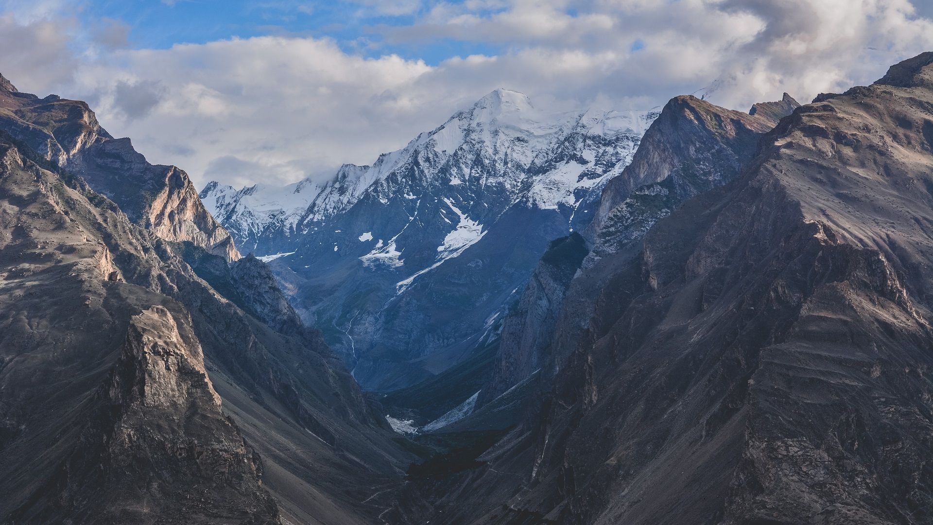 Hunza Valley: Exploring Pakistan’s Hidden Gem