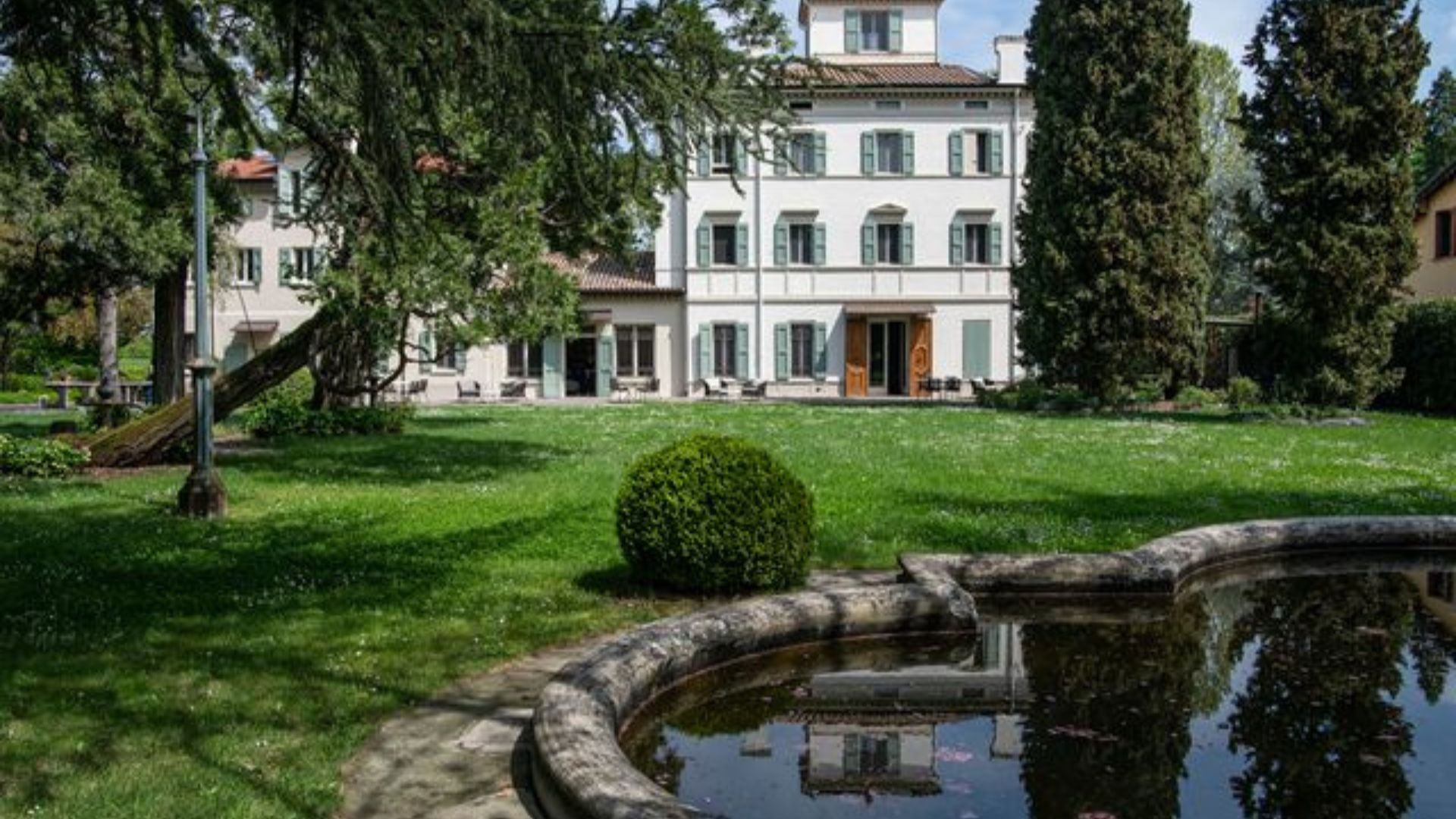 I Went To Massimo Bottura's Newest Restaurant In Modena, Italy