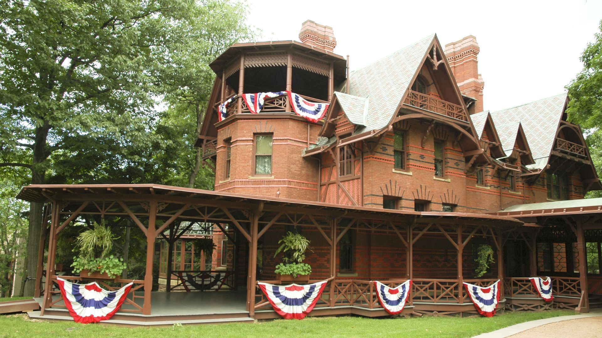 Famous Writers’ Homes Around The World That You Can Visit