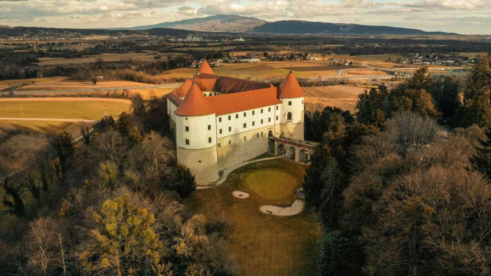 This European Road Trip Takes You To 7 Charming Castles In 1 Day