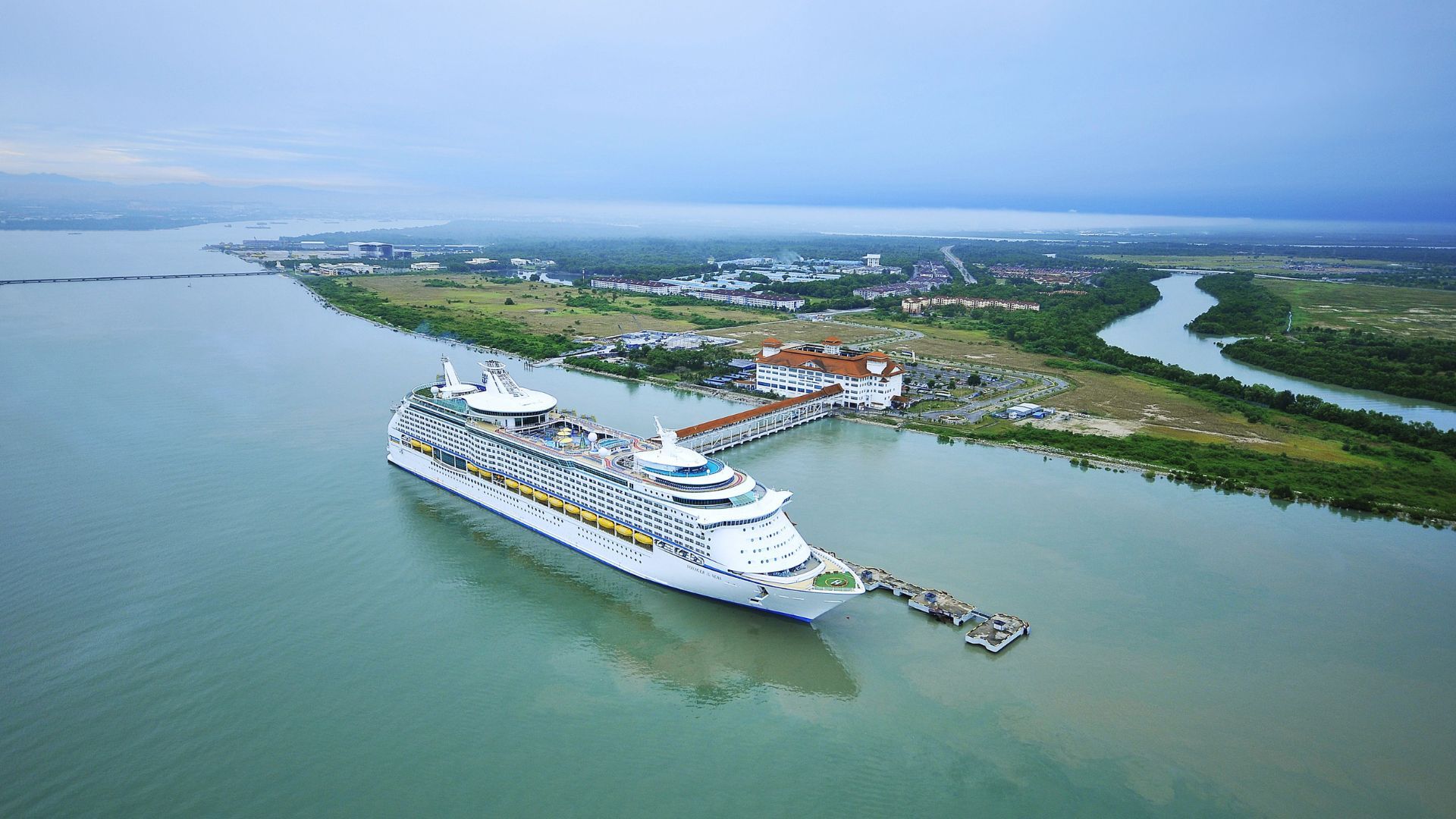 Maldives Vs Malaysia: Choose The Best Beach Luxe Island For A Trip 2024