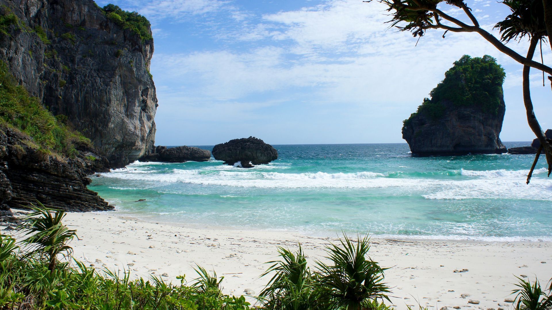 Beach, Adventure & Nightlife: Best Things To Do On Phi Phi Islands Thailand
