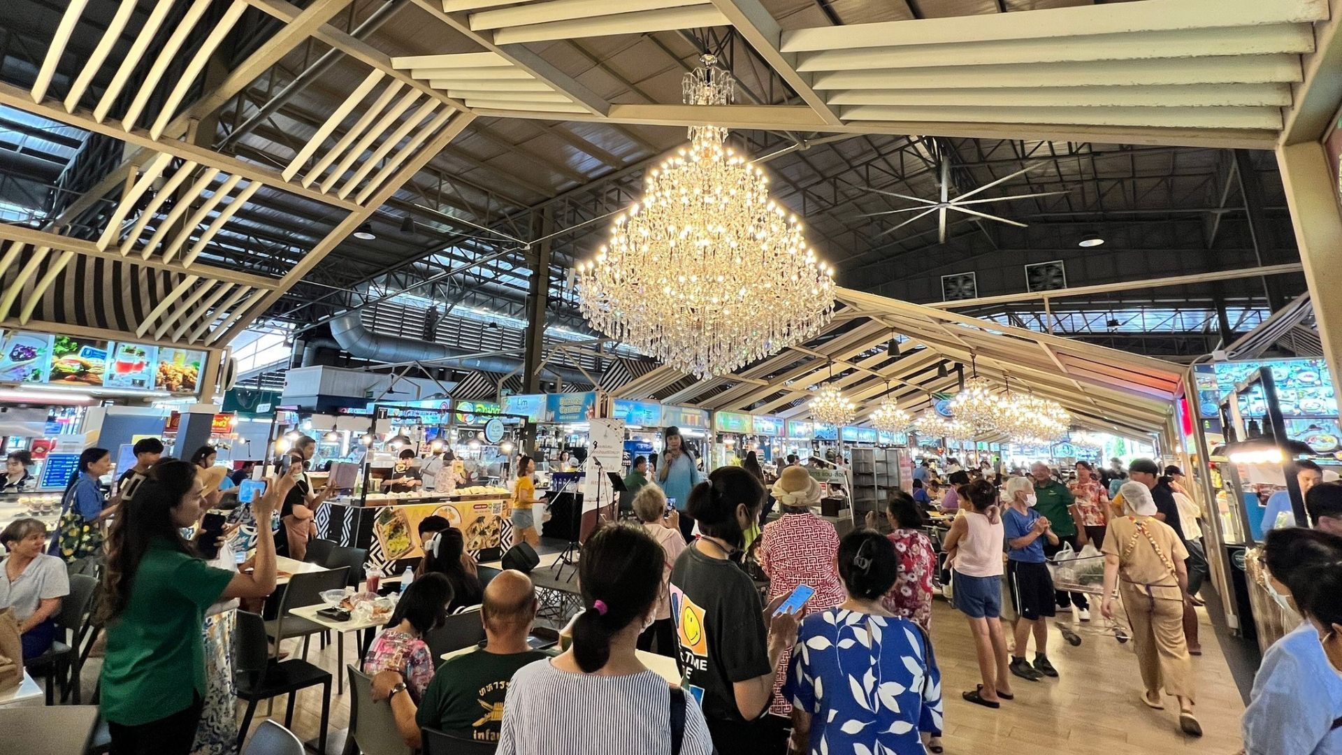 Thonburi Market Place – A Must-Visit For Foodies And Bargain Hunters