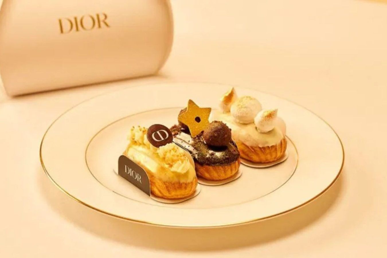 Dior Cafe Singapore: Christmas Pop-Up At Ion Orchard