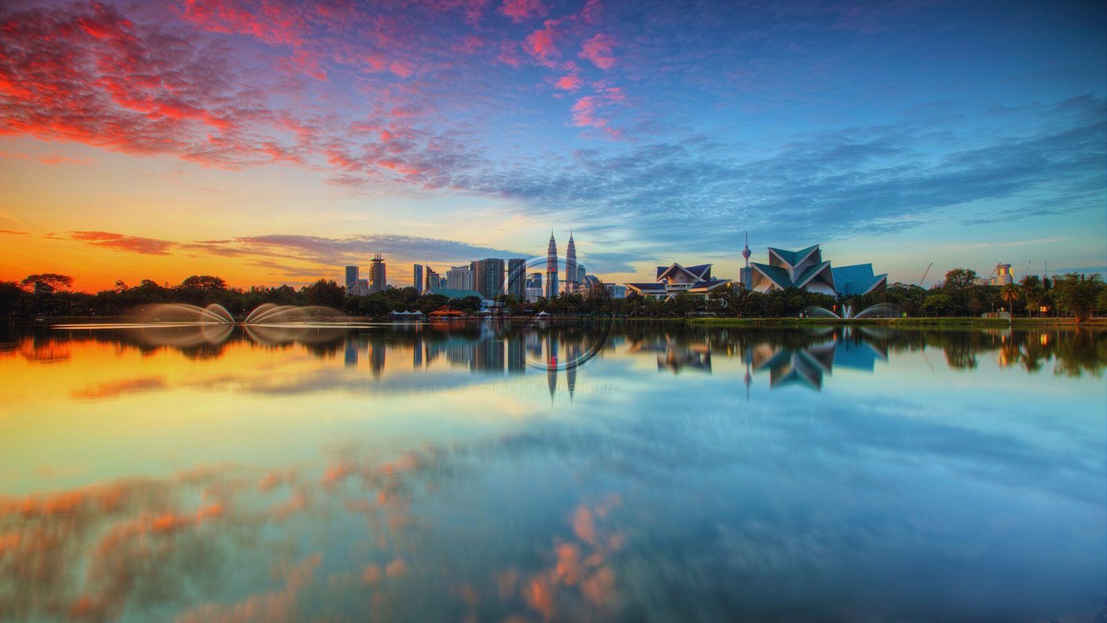 Malaysia Itinerary: Buzzing Cities, Beautiful Beaches, Cultural Immersion