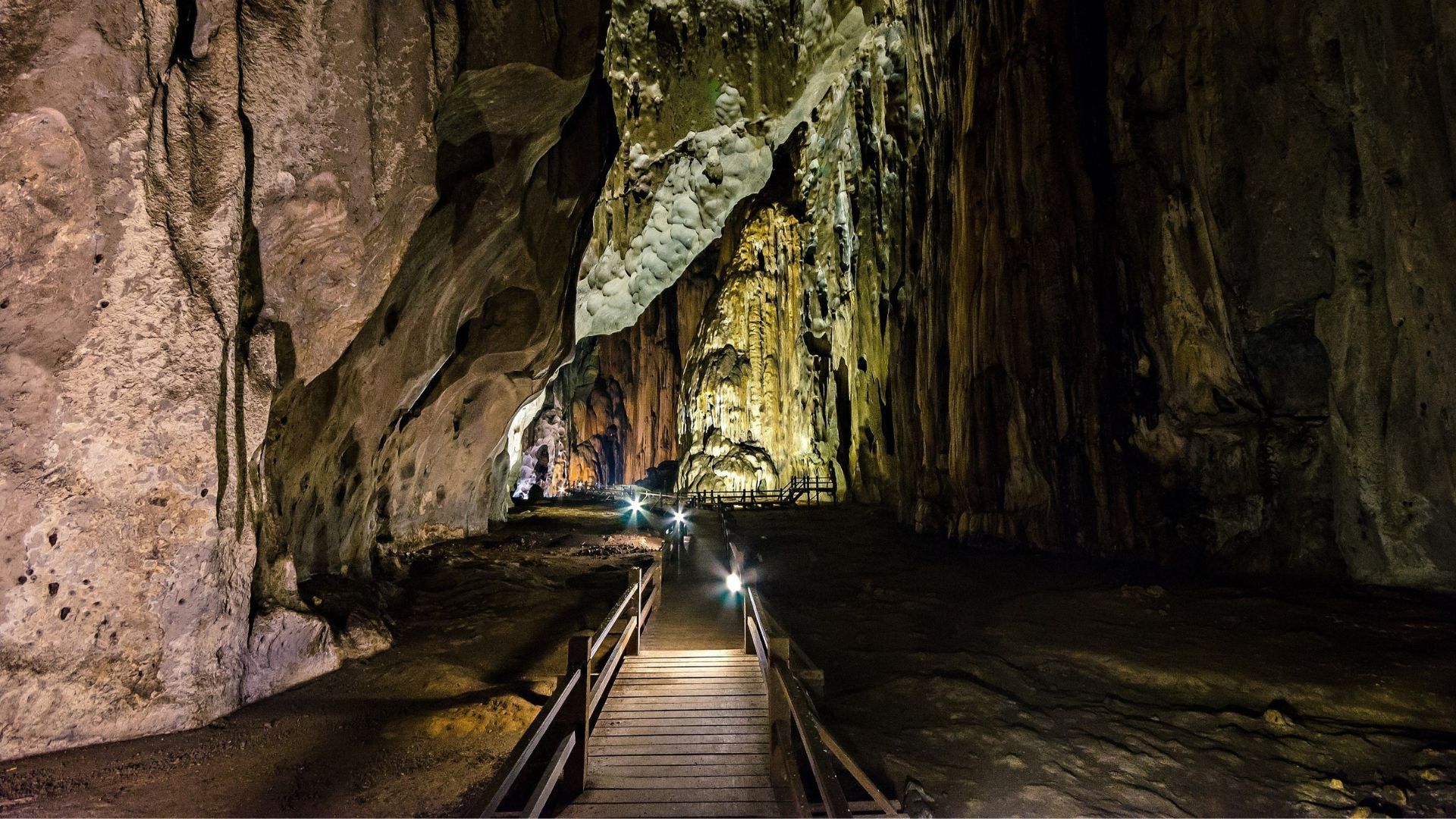 Kenyir Lake: Your Guide To Southeast Asia's Largest Man-Made Lake