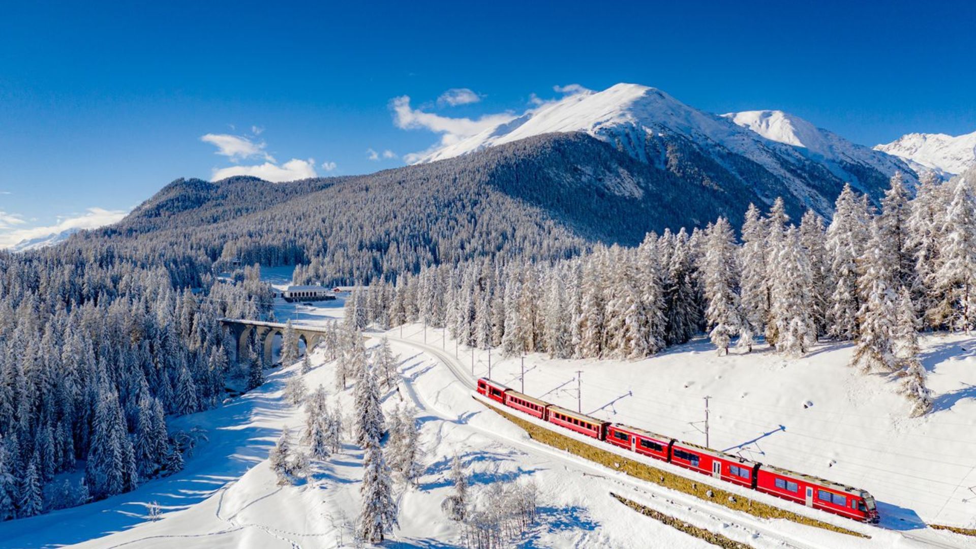 This Scenic Train Is the ‘Window To The Swiss Alps’ With Panoramic Views